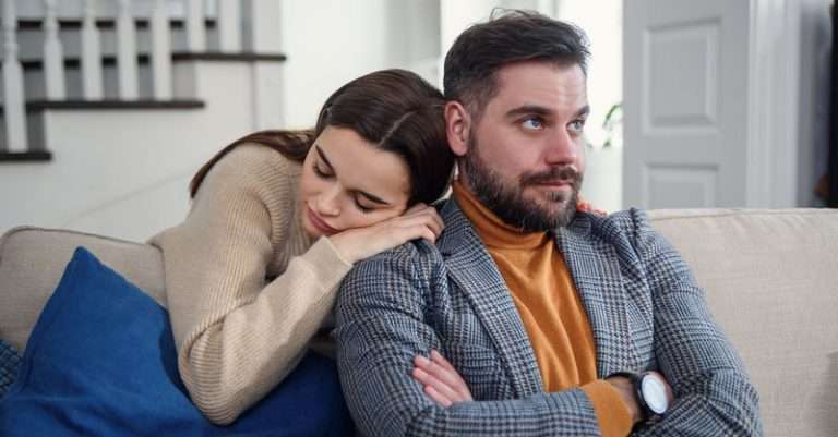 10 Signs Of Hysterical Bonding And How To Deal With It - The Happiness ...